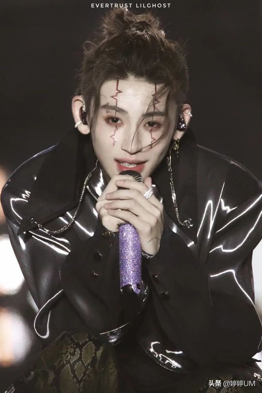 Little ghost Wang Linkai, such a handsome rapper can still sing love ...