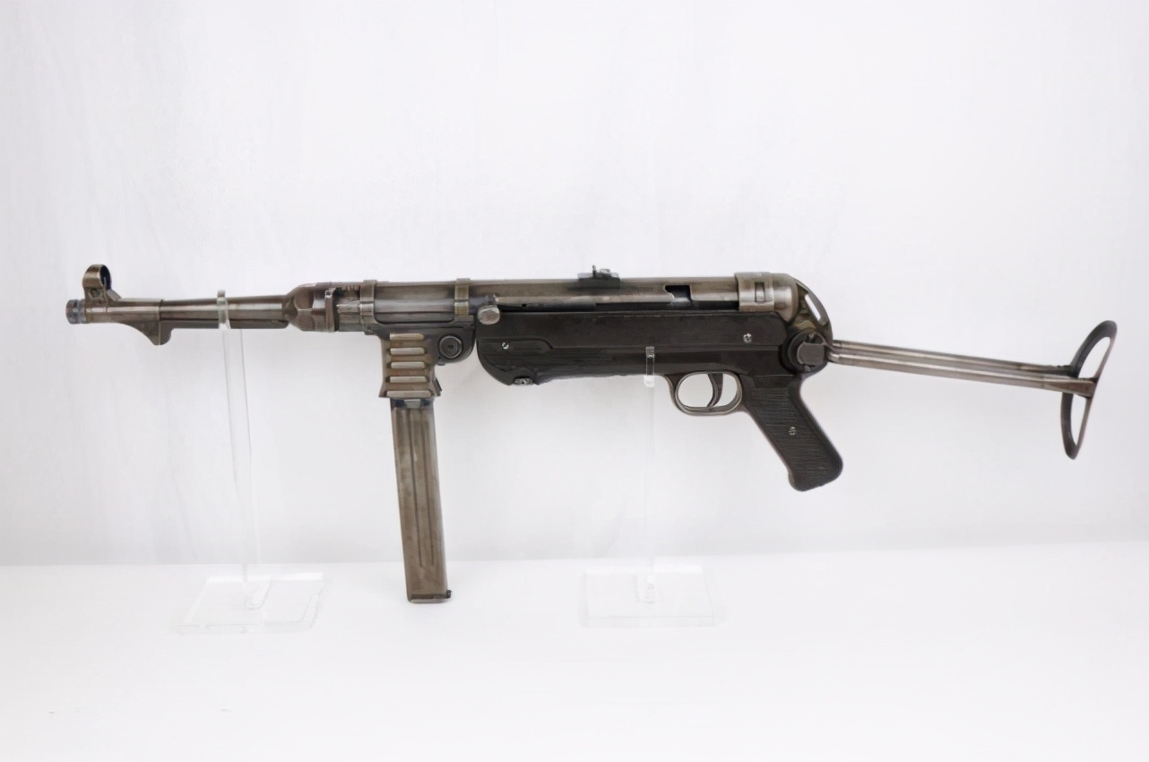 The MP40 submachine gun seized by American soldiers, brought back with ...