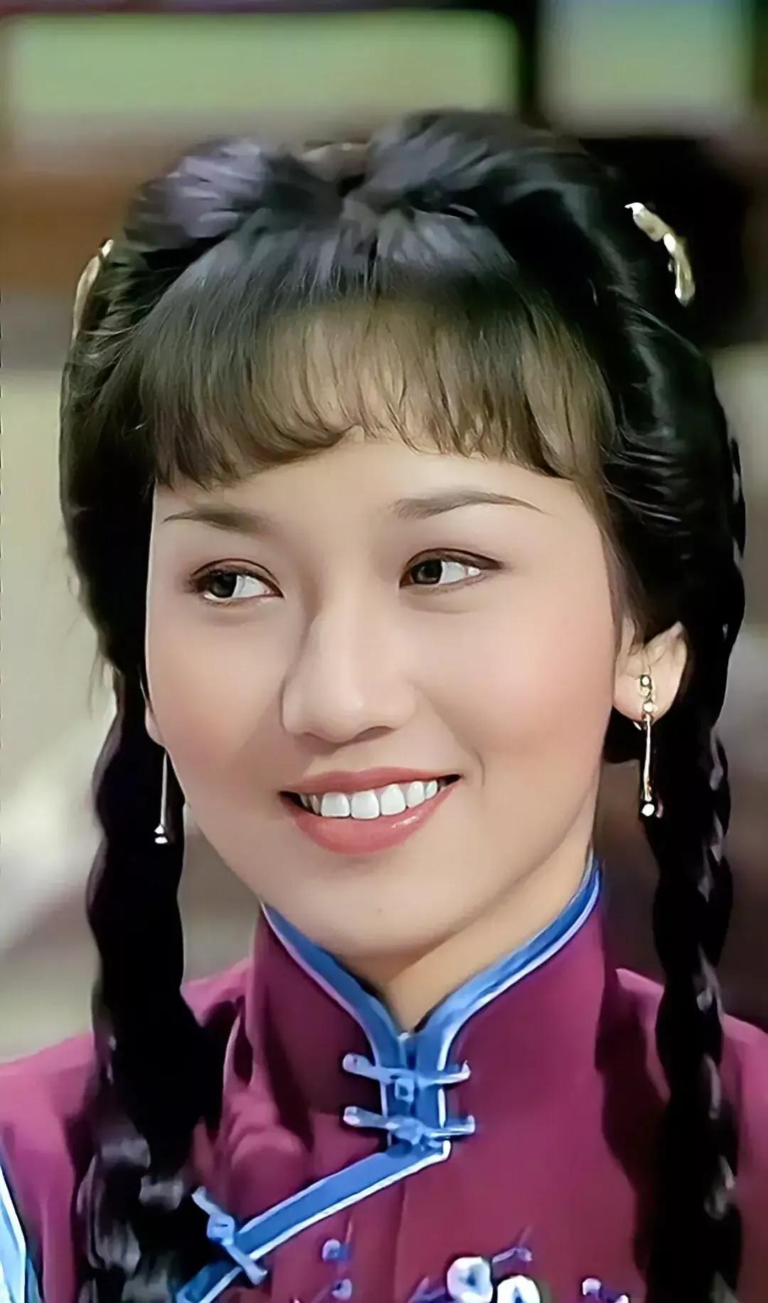 The most beautiful Feng Chengcheng - iNEWS