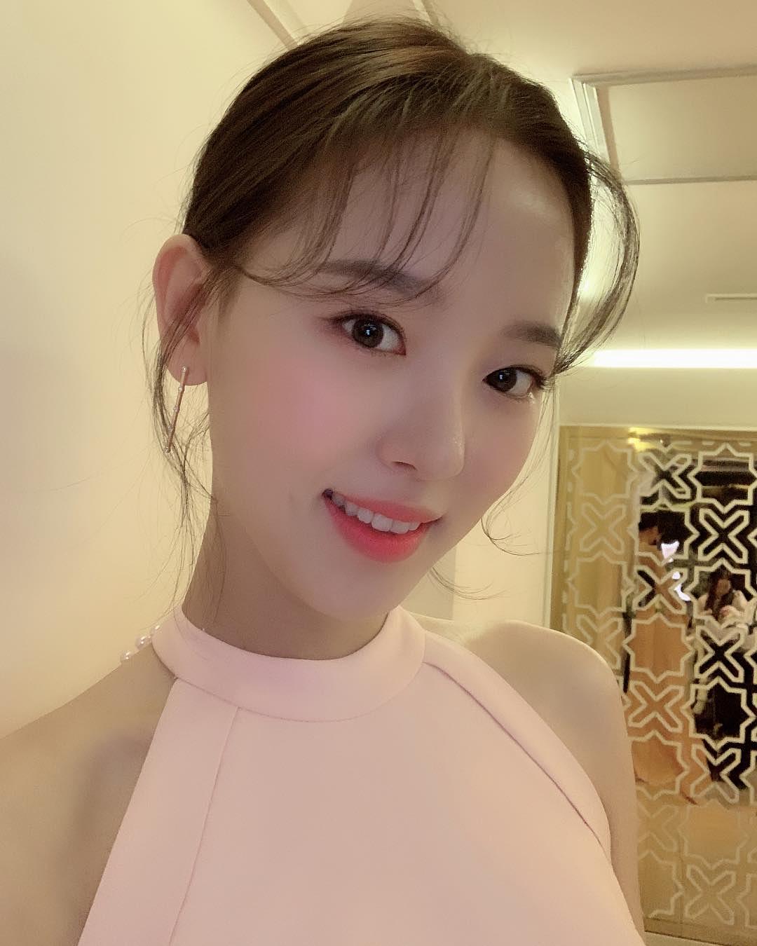 Like a flower like a jade, Jiang Hanna is fresh and beautiful - iNEWS