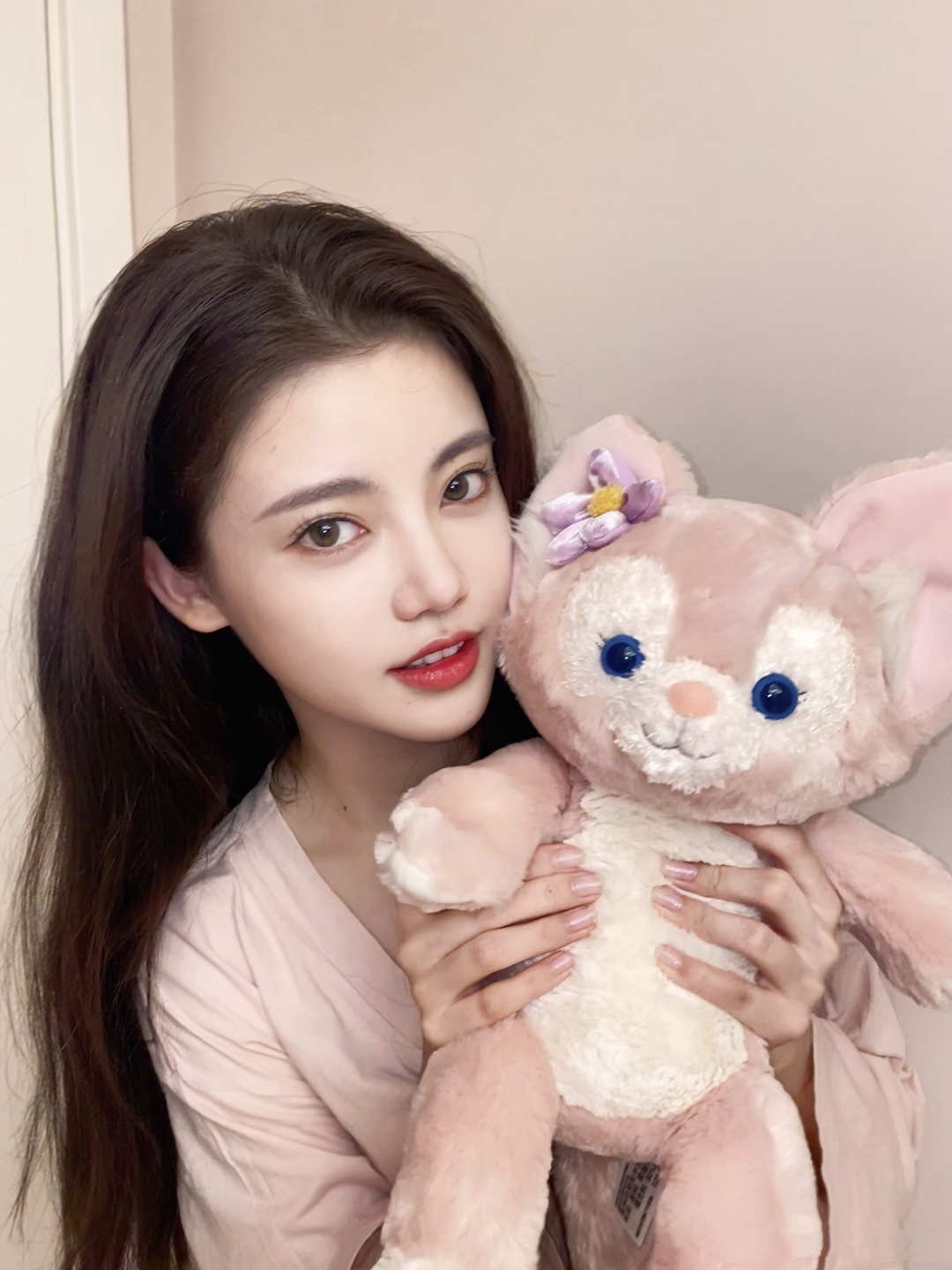 Disney's new IP, Lingna Belle, went viral across the Internet, but the ...