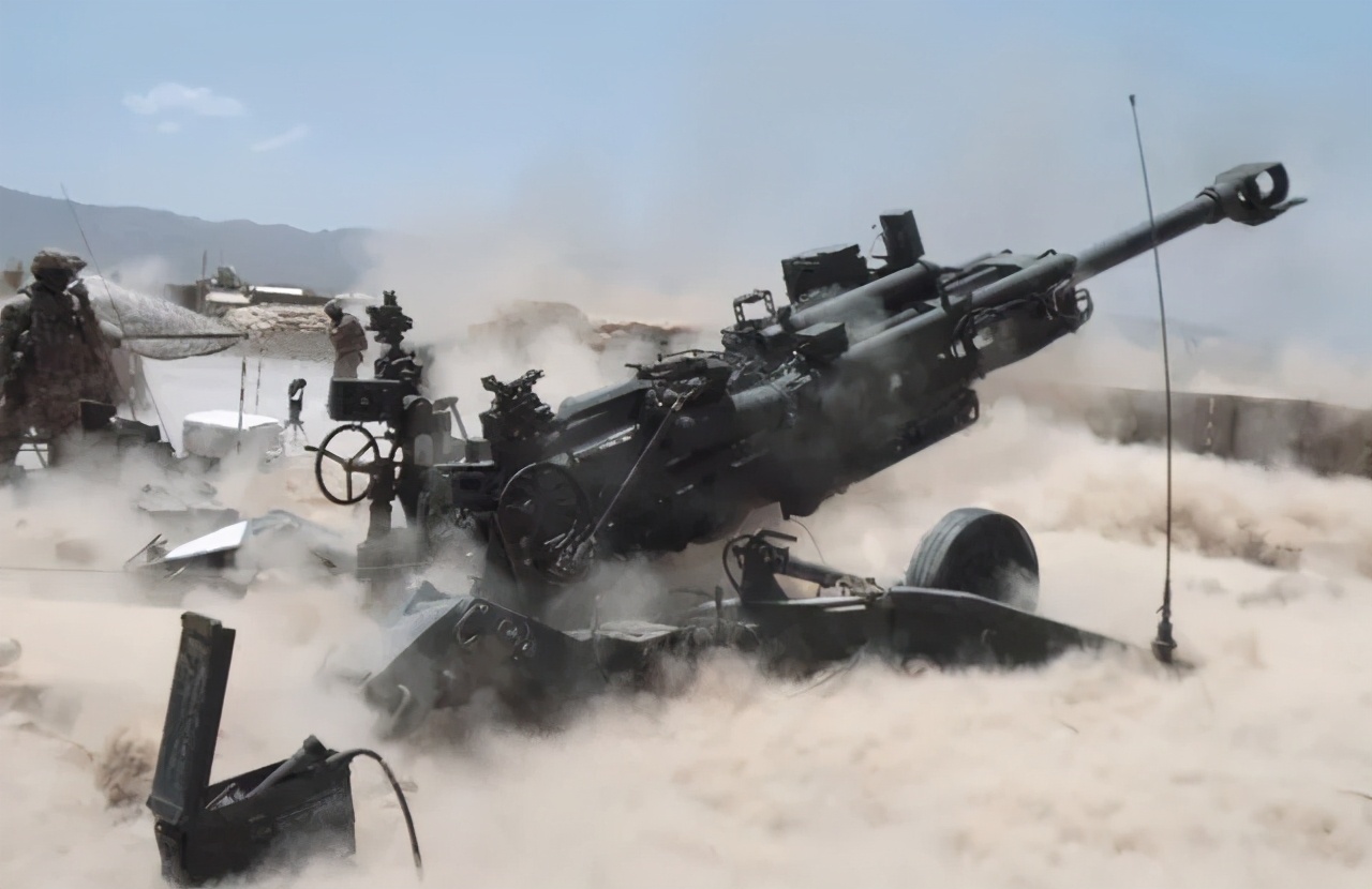 Live shots!Houthi armed forces sitting on pickups, carrying AKs ...