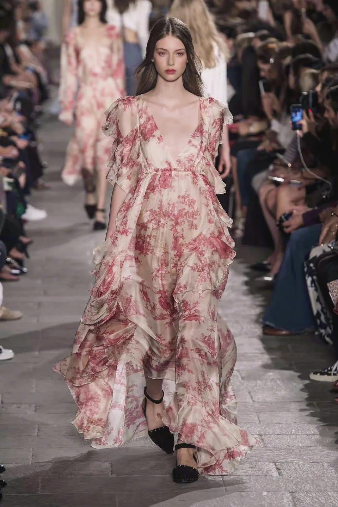 97 Dutch supermodel Lauren de Graaf crying beautifully - iNEWS