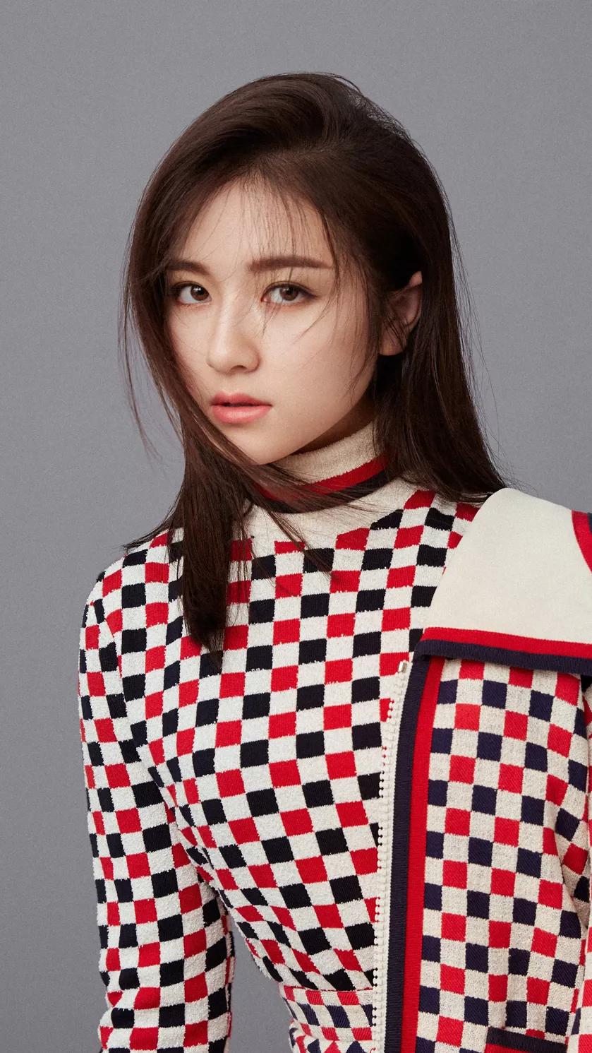 Like a flower like a jade, the young and beautiful Li Landi - iNEWS