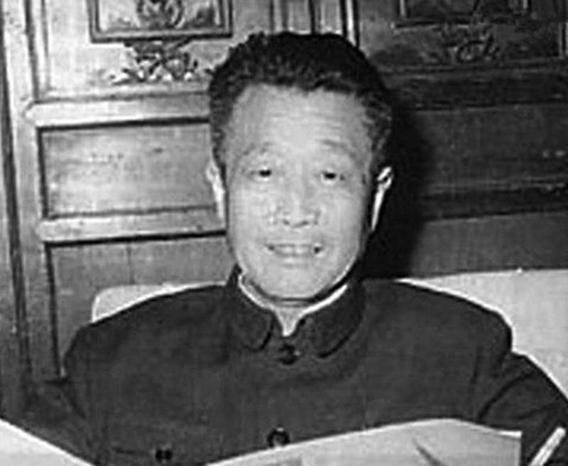Du Yuming passed away in 1981. Before his death, he held Guo Rugui's ...