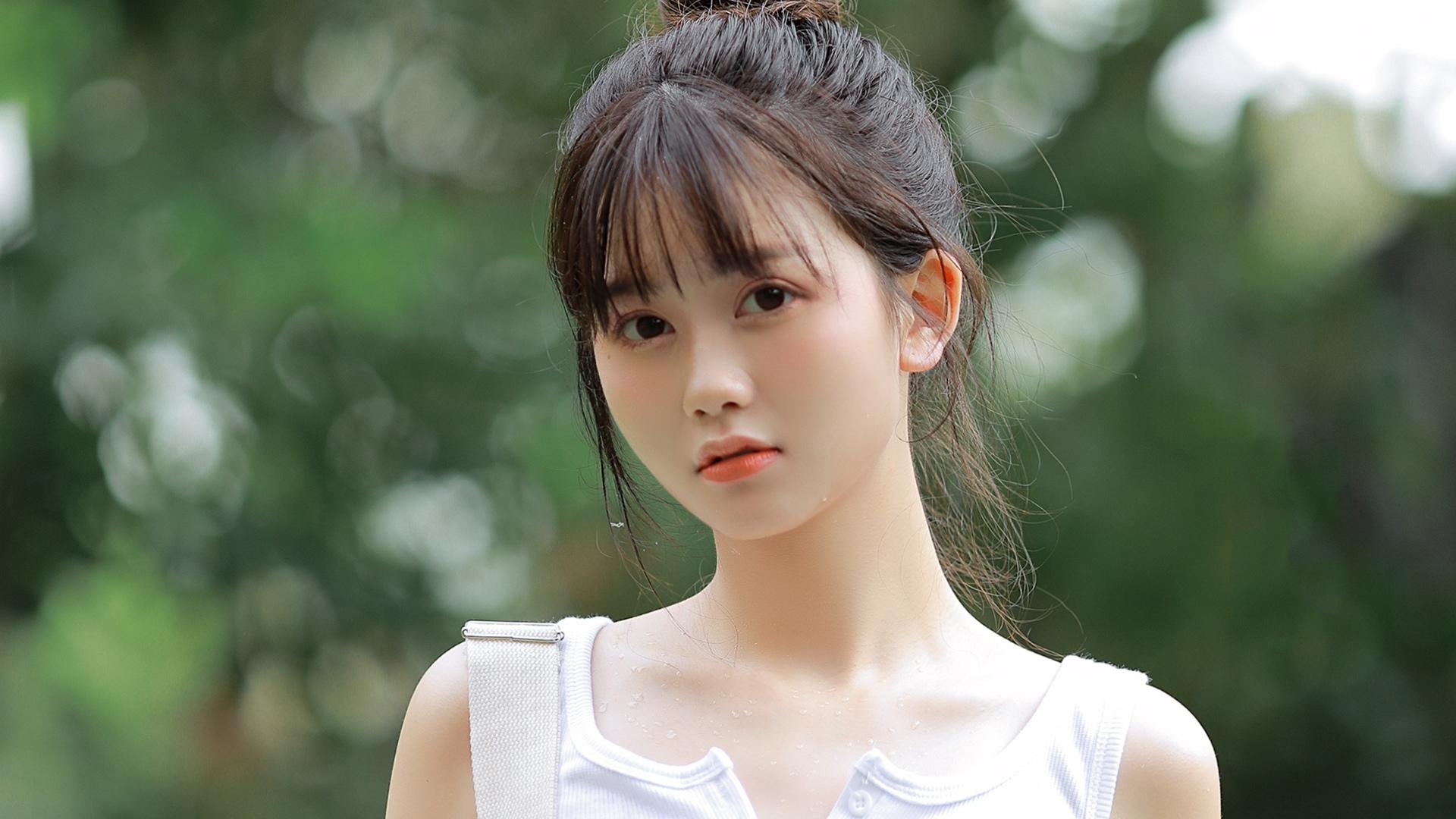 Twenty-four stunning beauties photo first issue - iNEWS