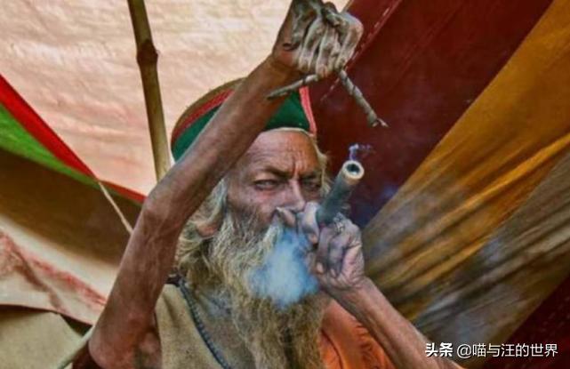 There is an ascetic monk in India who raised his arm high for 46 years ...