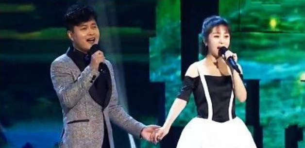 Yunfei and Yunduo join hands to sing "The Love of Nature". It is a ...