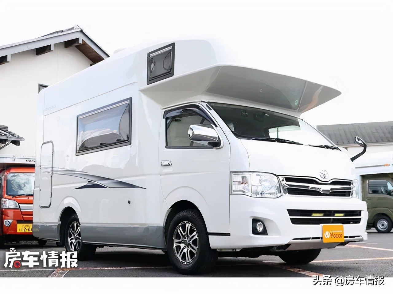 Toyota Hiace four-wheel drive motorhome, equipped with 2.7L power and ...
