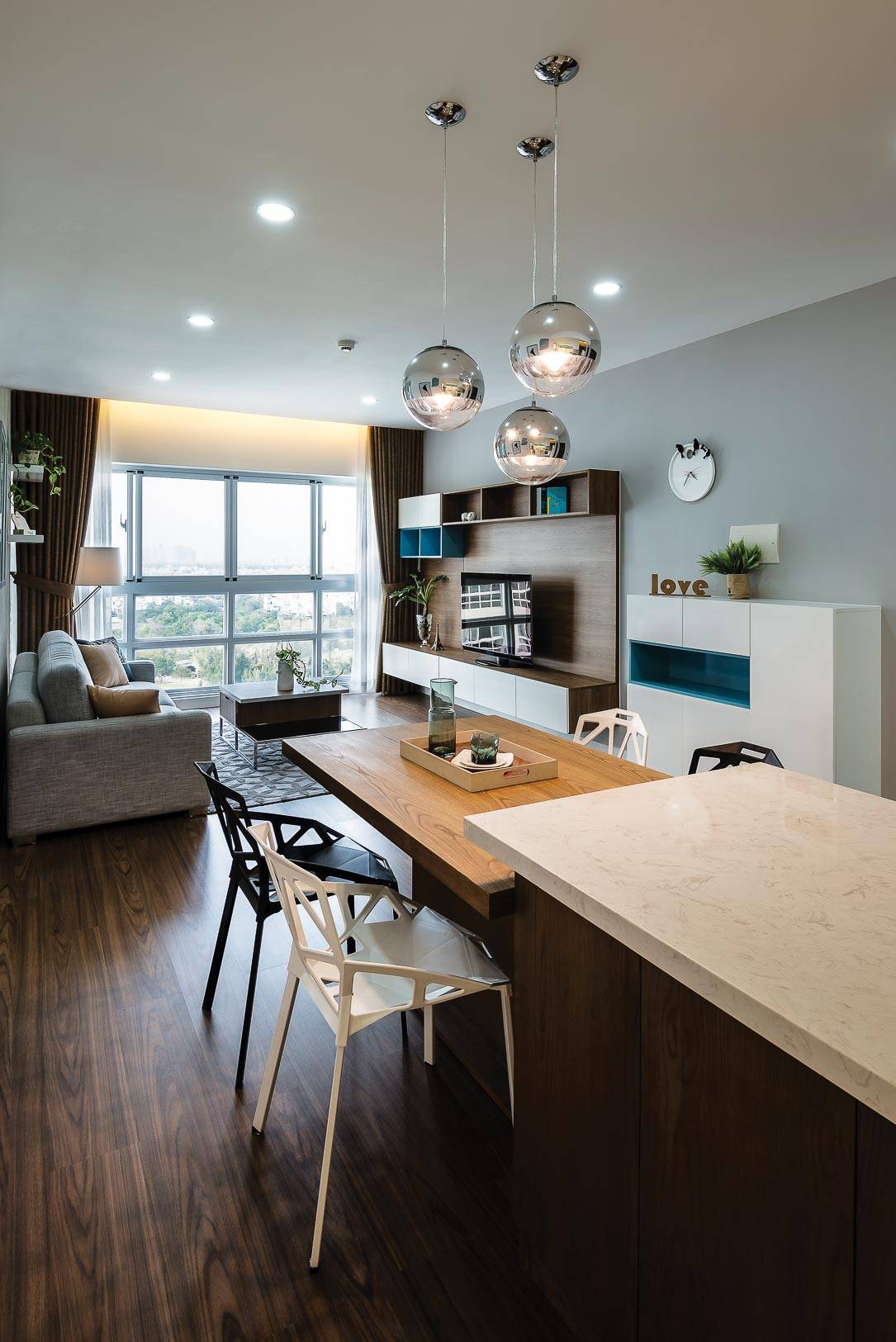 The standard two rooms of 99 square meters, the decoration seems to be ...