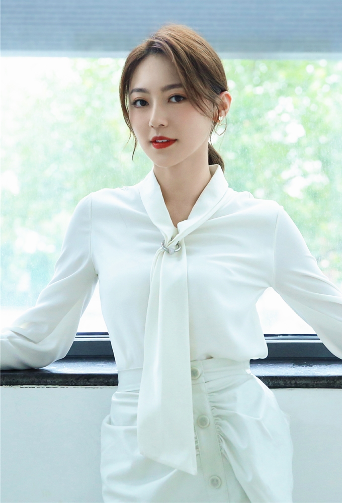 She signed with Yang Mi Studio for 11 years. She is now 30 years old ...