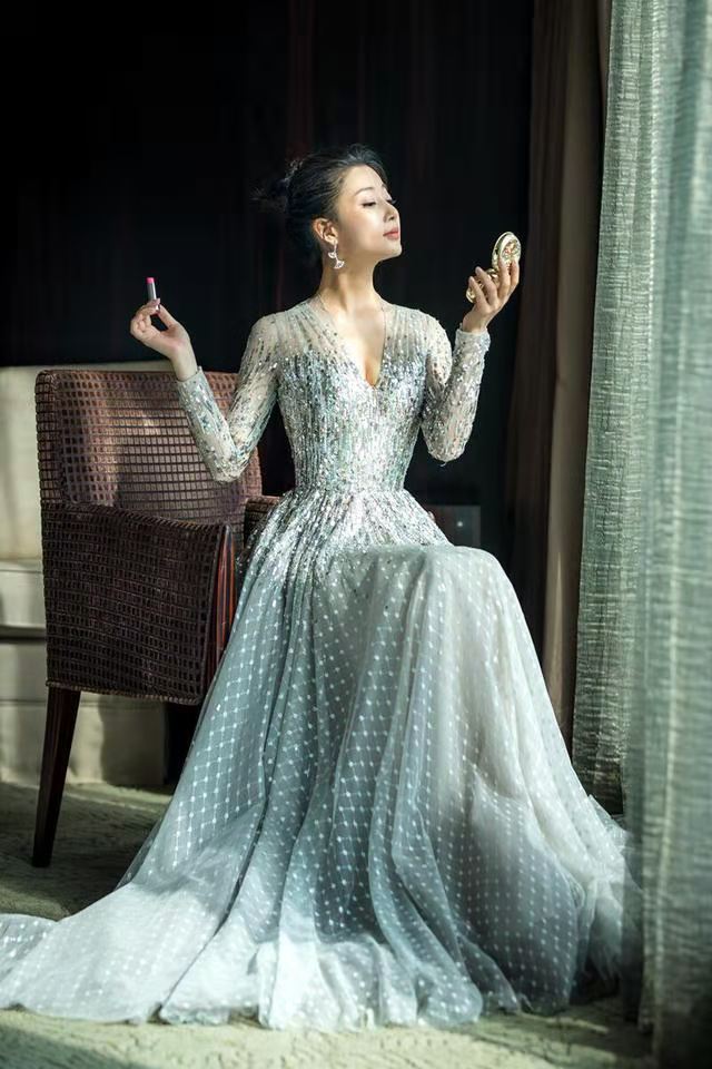 The 41-year-old Yin Tao has a concave shape in her home and wears a ...