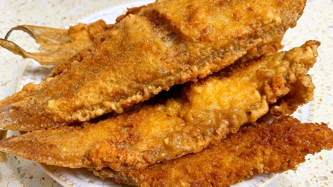 When frying fish, some people use starch and some people use flour?It's ...