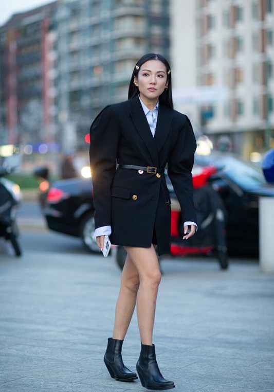 Zhang Yuying is too big! Wearing "leg sleeves" short jacket like a ...