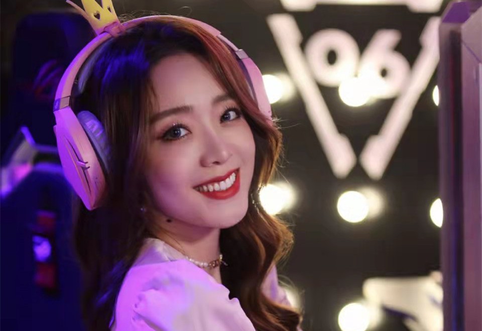 LPL has three beauties, Yu Shuang's intellectual Rita is elegant, but I ...