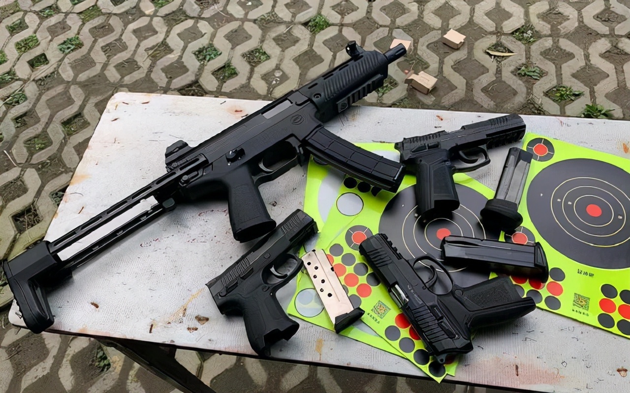 The PLA's new "small pistol", with 7 rounds of bullet capacity and ...