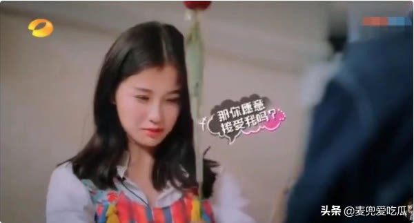 Zhao Zhiwei's new romance is exposed?Kissing the girl in the street ...