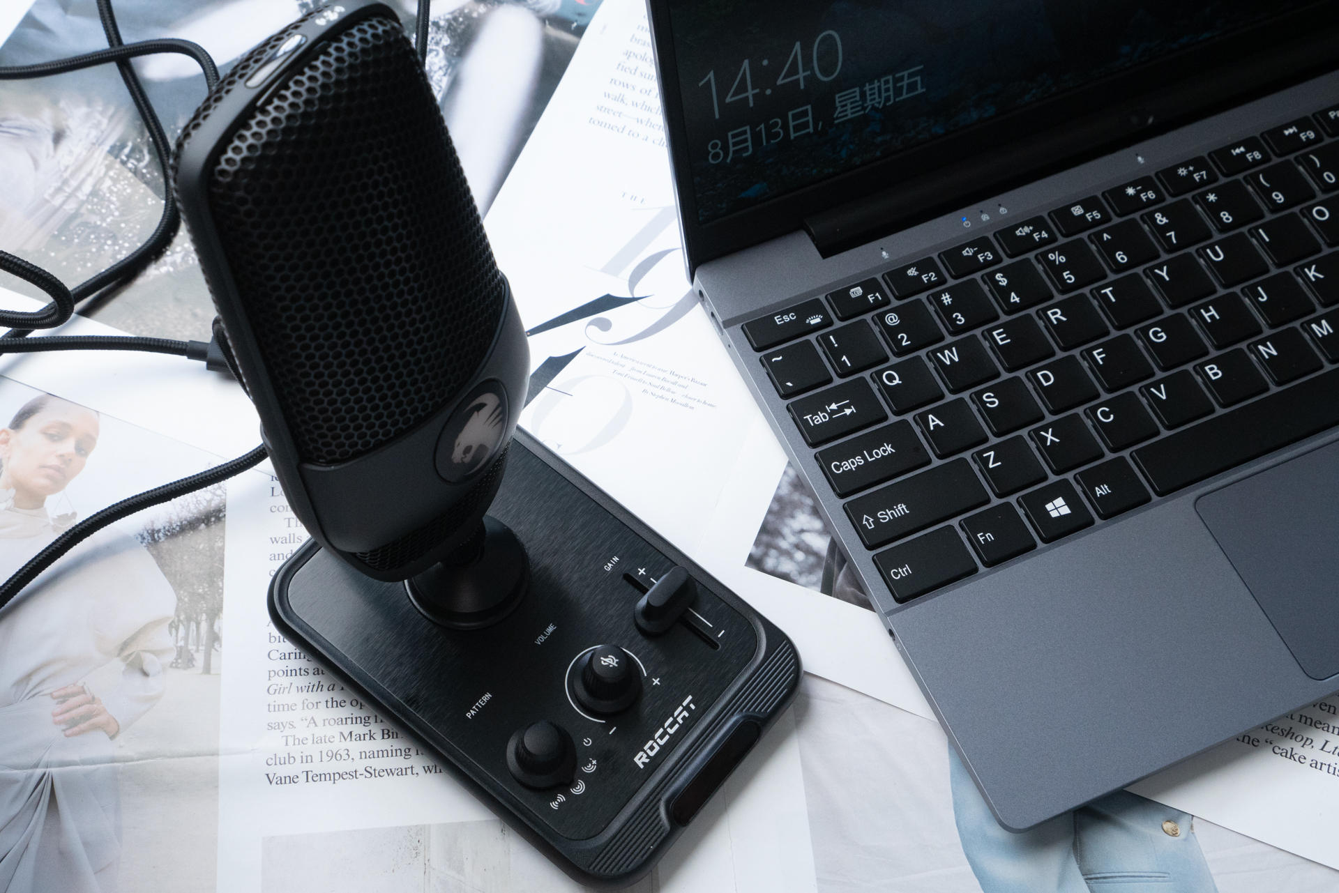 Everyone wants to be from the media era, you need a microphone!Ice ...