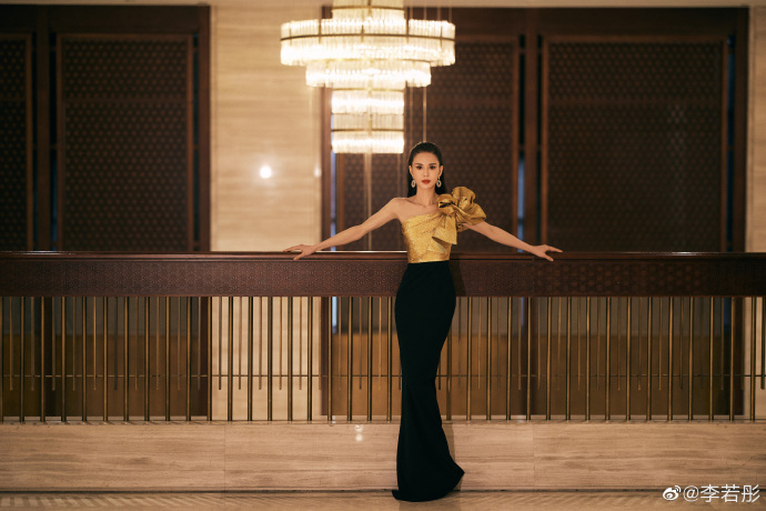 54-year-old Li Ruoxi weighs 92 pounds, like a girl, watching her good ...