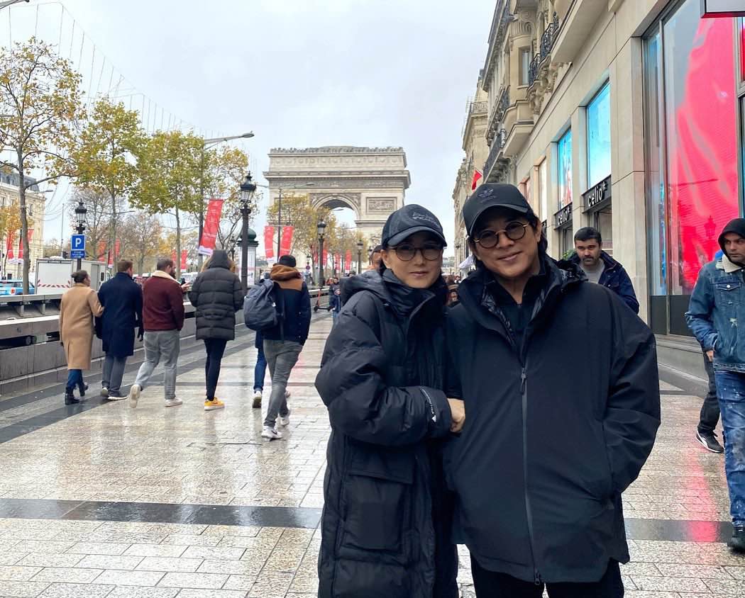 With an illness to accompany her daughter to overcome depression, Jet ...