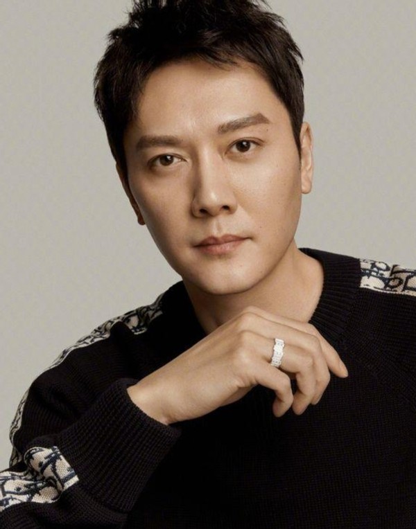 Zhao Liying new film is so tender! Half-laceful shoulders, good body ...