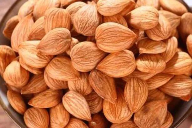 How is the difference between sweet almonds and bitter almonds better ...