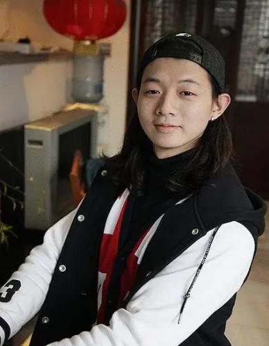 He ended his acting career at the age of 31, and Huo Zun's ending was ...