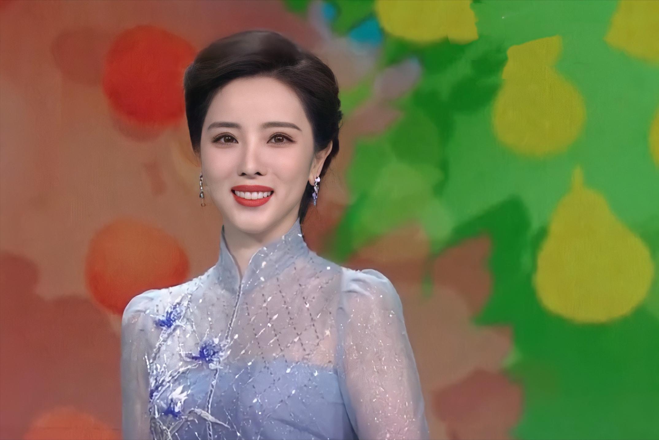 Li Sisi: Joined CCTV as an intern at the age of 19!"The youngest and ...