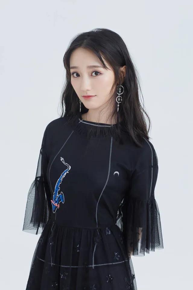 Young and beautiful actress Xiao Yan - iNEWS