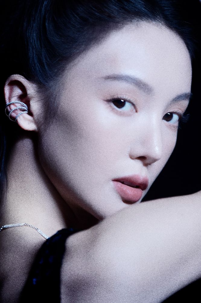 Jinchen Mango Planting Night in a blue velvet dress, simple and retro ...