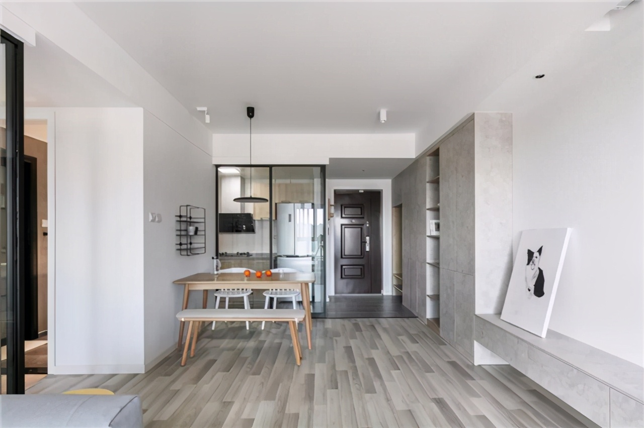 The small 3 bedrooms of 60 square meters were transformed into 2 ...