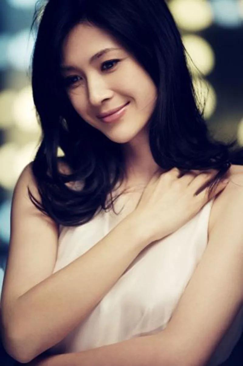 Actress Tong Lei - iNEWS