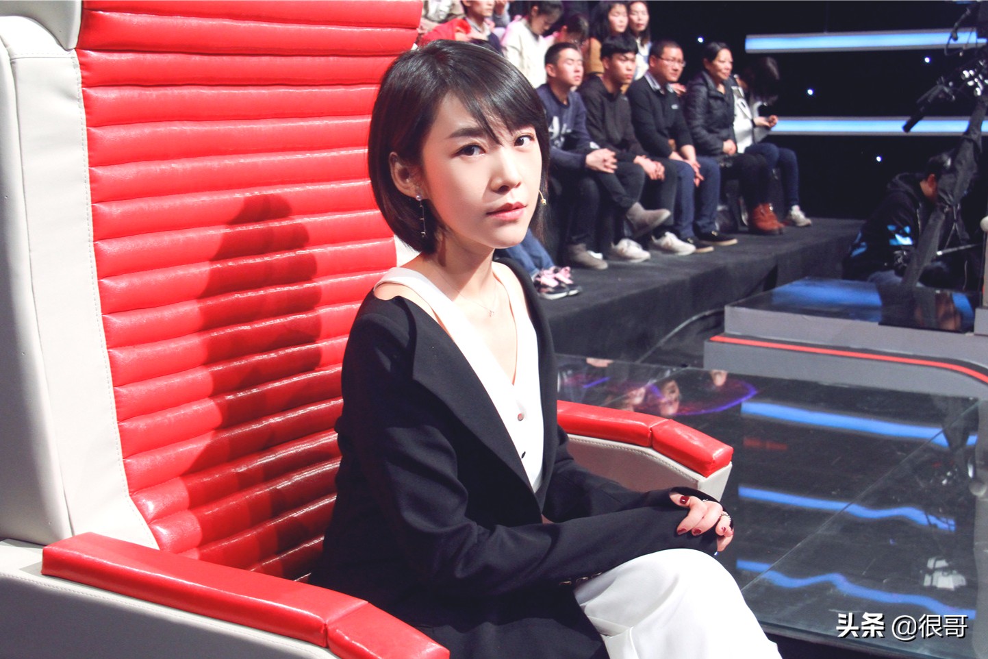 Lv Xiaolin starred in "My Neighbor Isn't Growing Up" and was praised ...