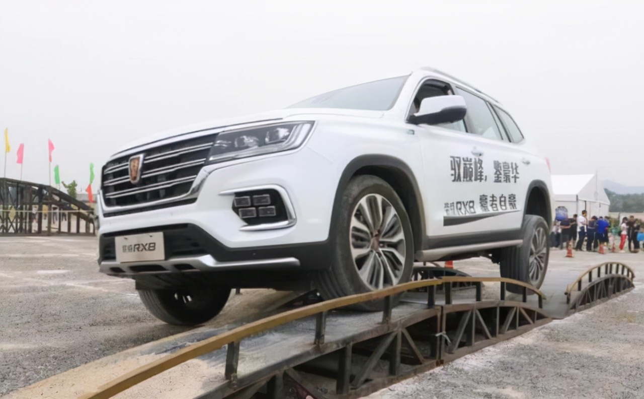 Roewe rx8 is newly upgraded, the whole system is equipped with two ...