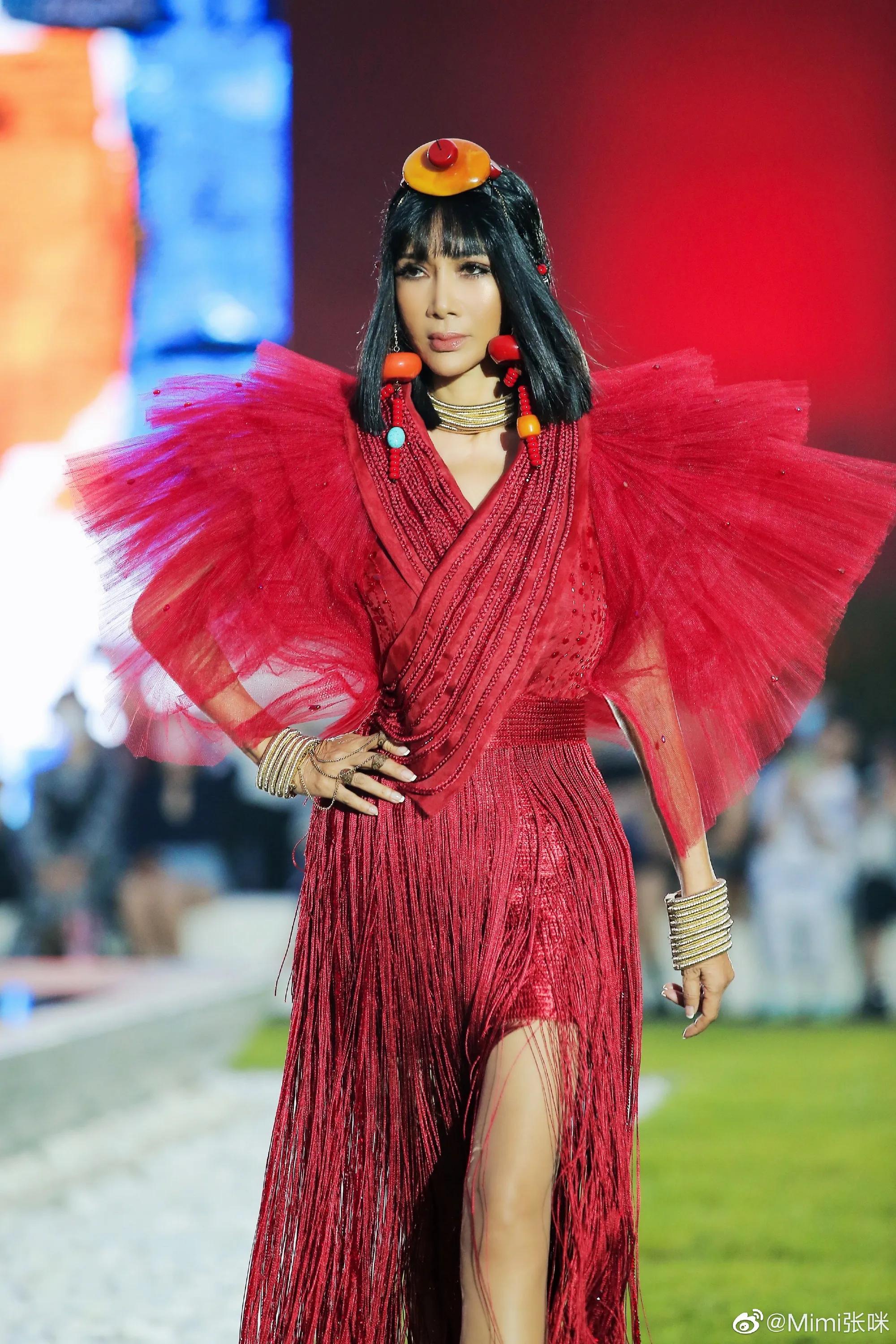 Zhang Mi gave birth to a 21-year-old daughter, and he was quarreling ...