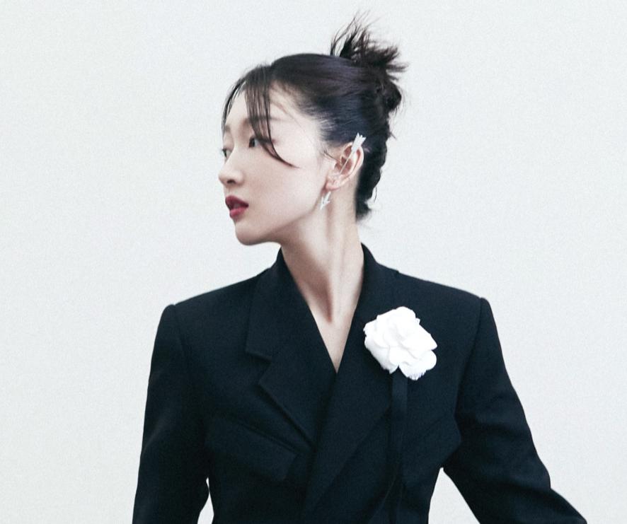 Zhou Dongyu became the youngest actress in the circle, standing with ...
