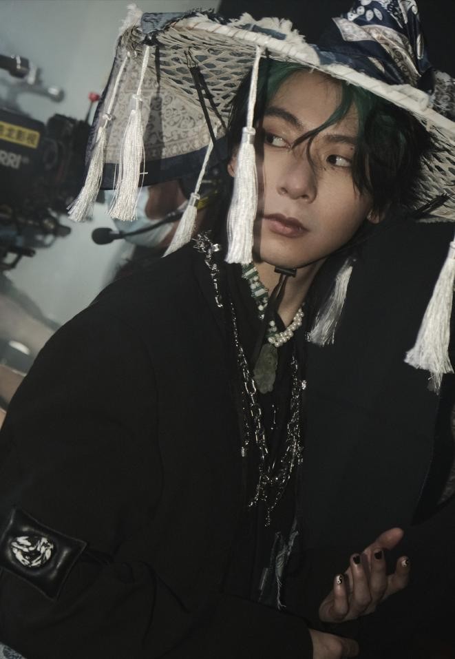 Kind of dream music artist FOX Hu Tianyu's latest single "The Hero" MV ...