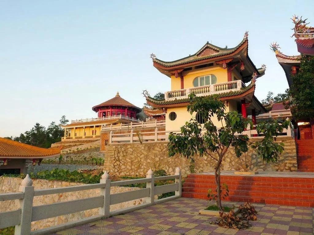 Shiyan place name: Baoxia Yungai Temple-Turquoise Holy Land - iNEWS