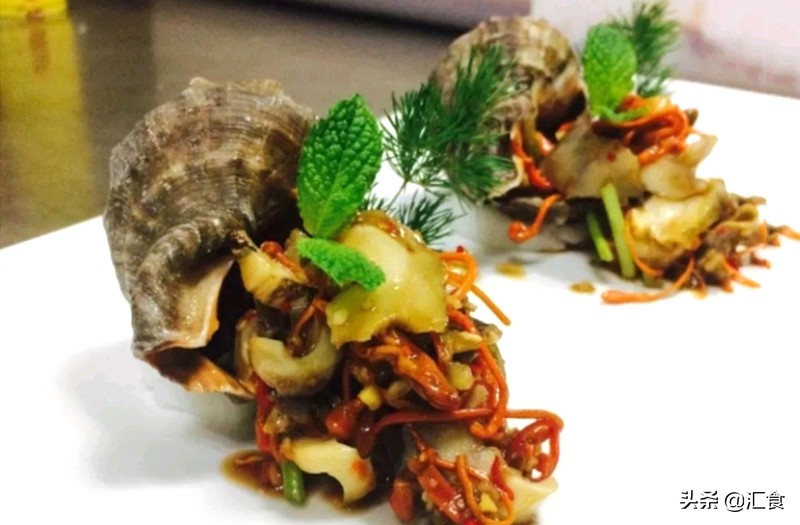 Pan-fried meatloaf truffle chestnut fried rice, cordyceps conch, sea ...