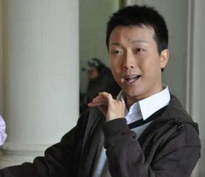 Li Yugang: At the age of 19, he became a beggar and became popular by pretending to be a "women ...