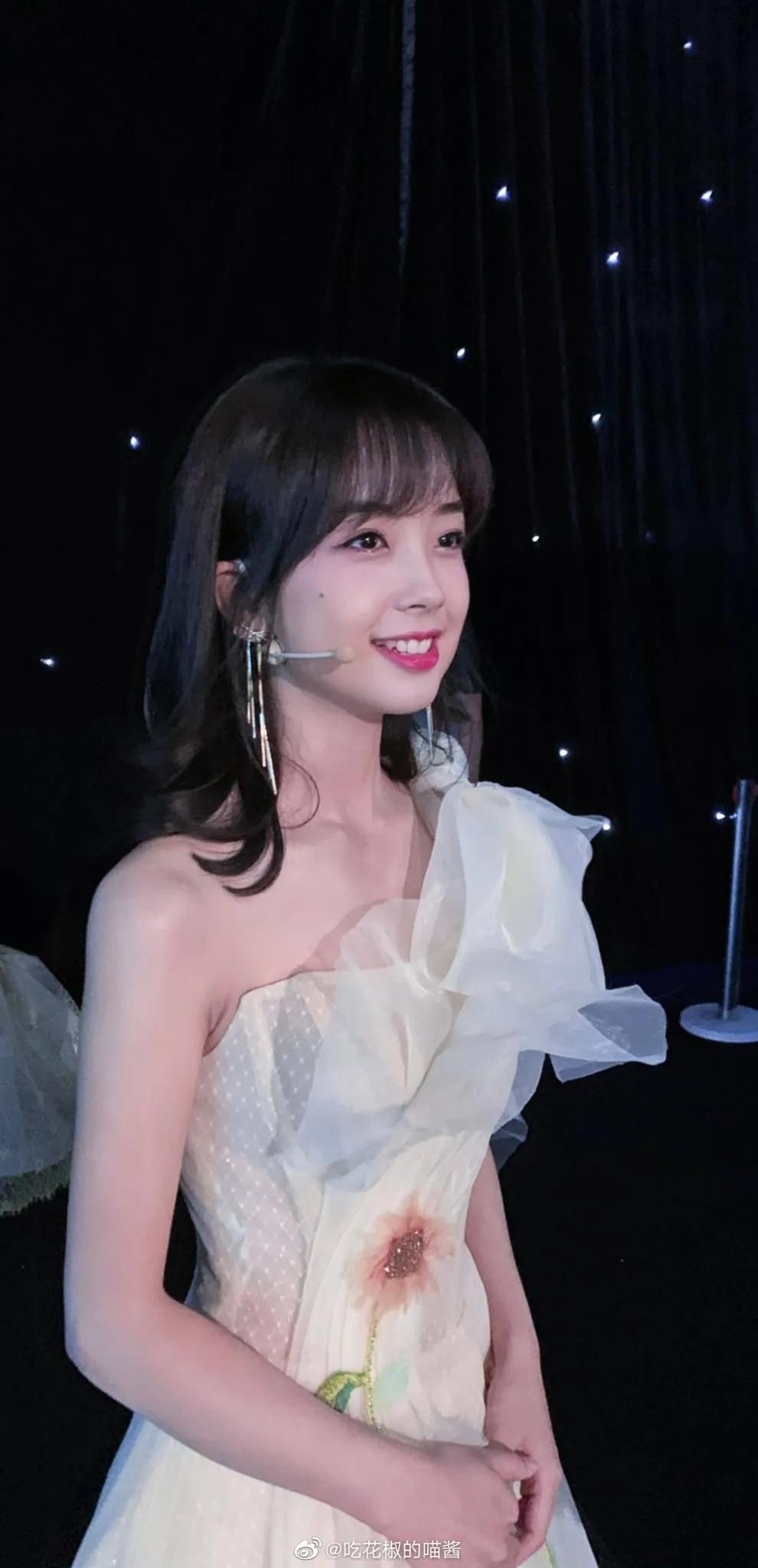 You can always believe in the beauty of CCTV: the costume style of the ...