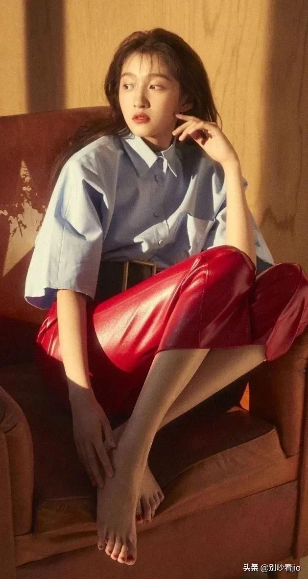 Issue Eighty Three-Guan Xiaotong Oh - iNEWS