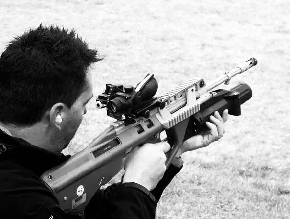 Magic change AUG: Australian F-90 assault rifle - iNEWS