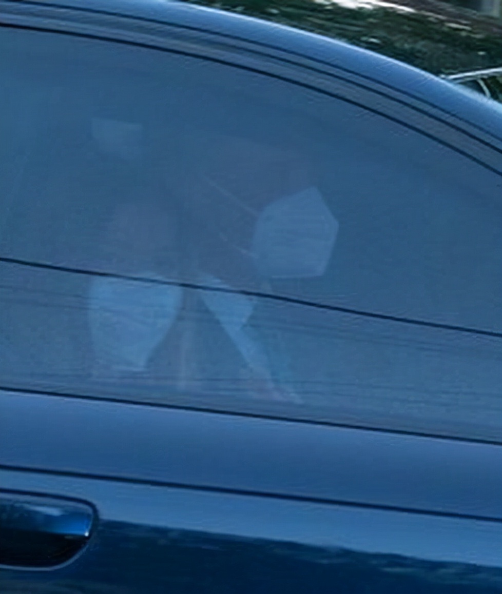 The little Spanish princess started school, stooped down and unhappy ...