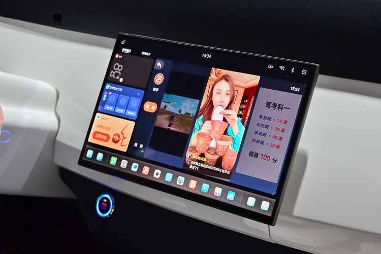 Huawei's HarmonyOS smart cockpit experience is expected to be available ...