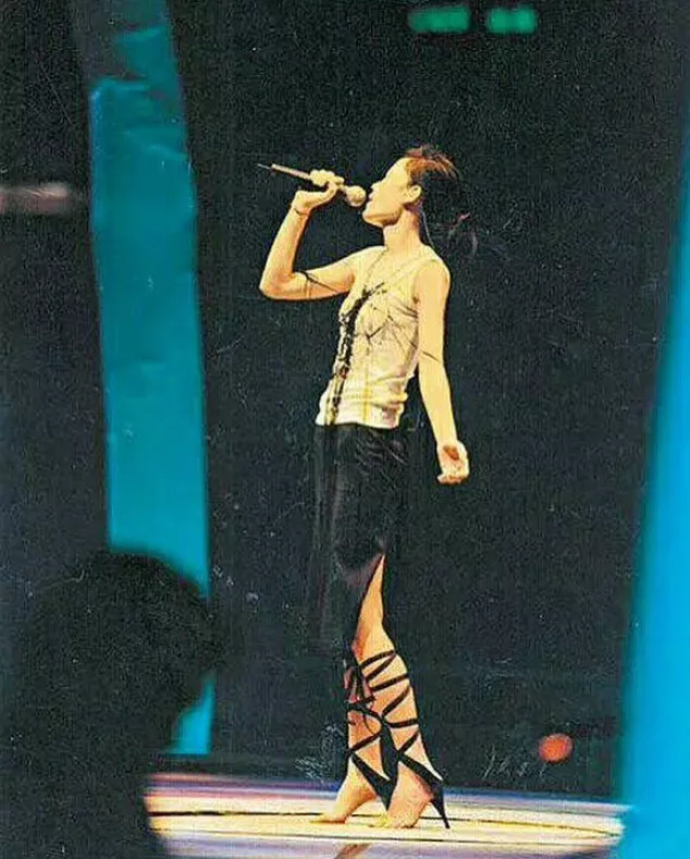 Faye Wong's seven most iconic garments - iNEWS