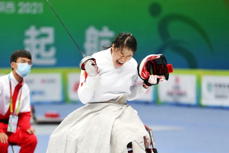 Shaanxi team Xiao Rong wins silver medal in wheelchair fencing event ...