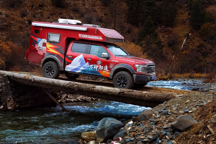 Why does Volkswagen like the Ford F150 Liberty off-road touring car so ...