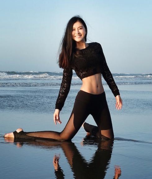 Known as the "Cecilia Cheung of Yoga", she has a good figure and a ...