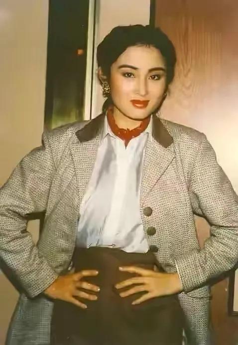 Shanghai actress-Zhang Min - iNEWS